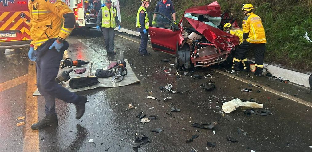 Duas pessoas morrem em grave acidente na BR 282