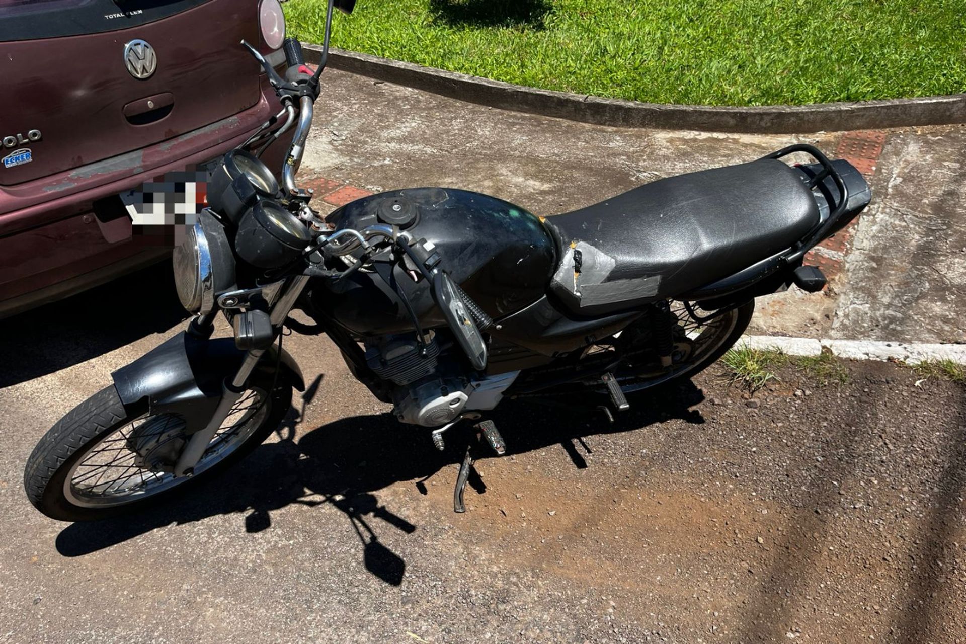 Colisão entre carro e moto deixa motociclista ferido na Willy Barth