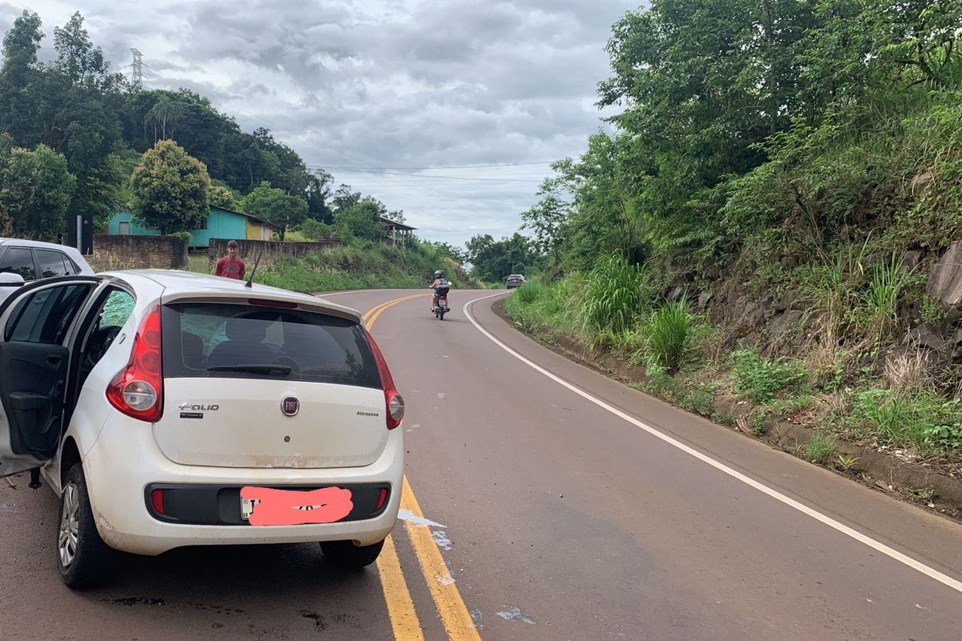 Duas pessoas ficam feridas em capotamento na SC-386, em Mondaí