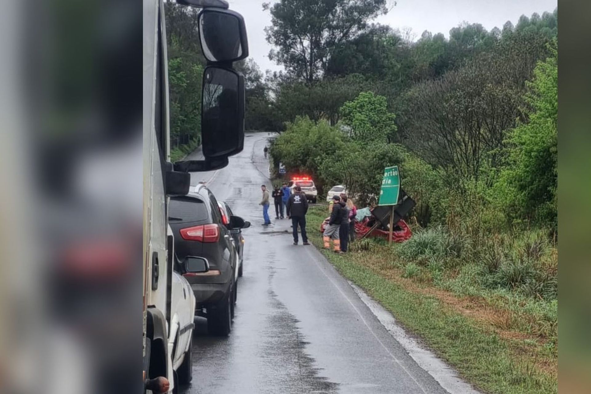 Casal morre em grave acidente entre carro e caminhão na BR-282, em Flor do Sertão