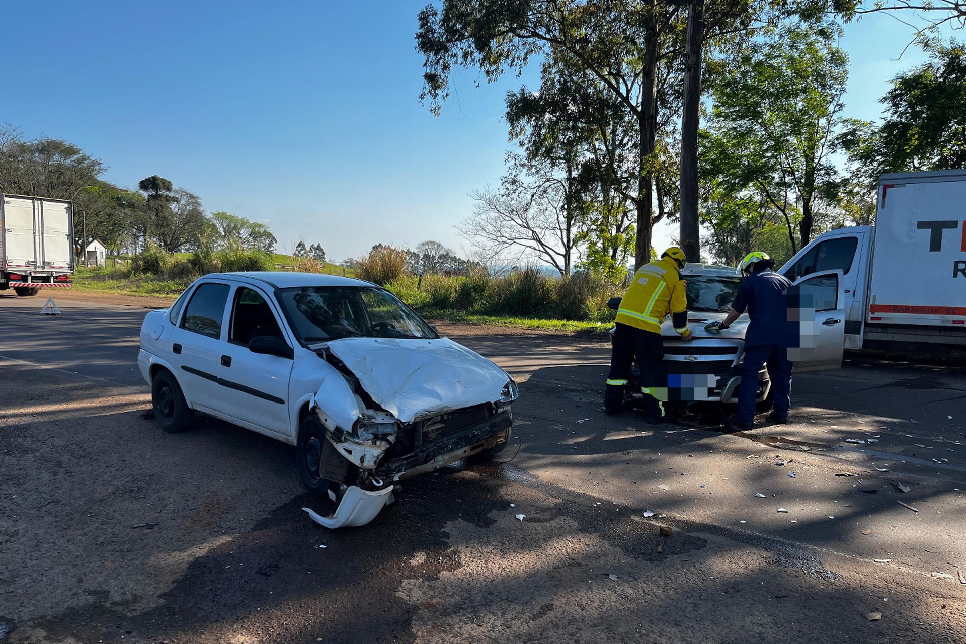 Acidente entre dois carros deixa mulher ferida na BR-163, em SMO